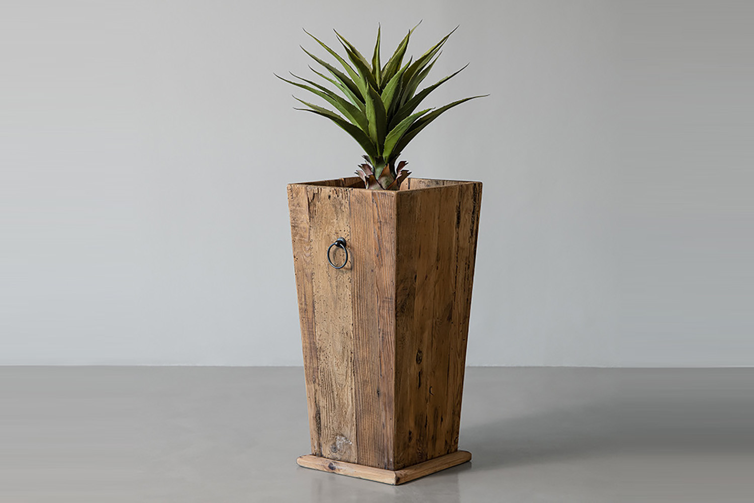 Planters and Plant Stands For Sale | Cielo