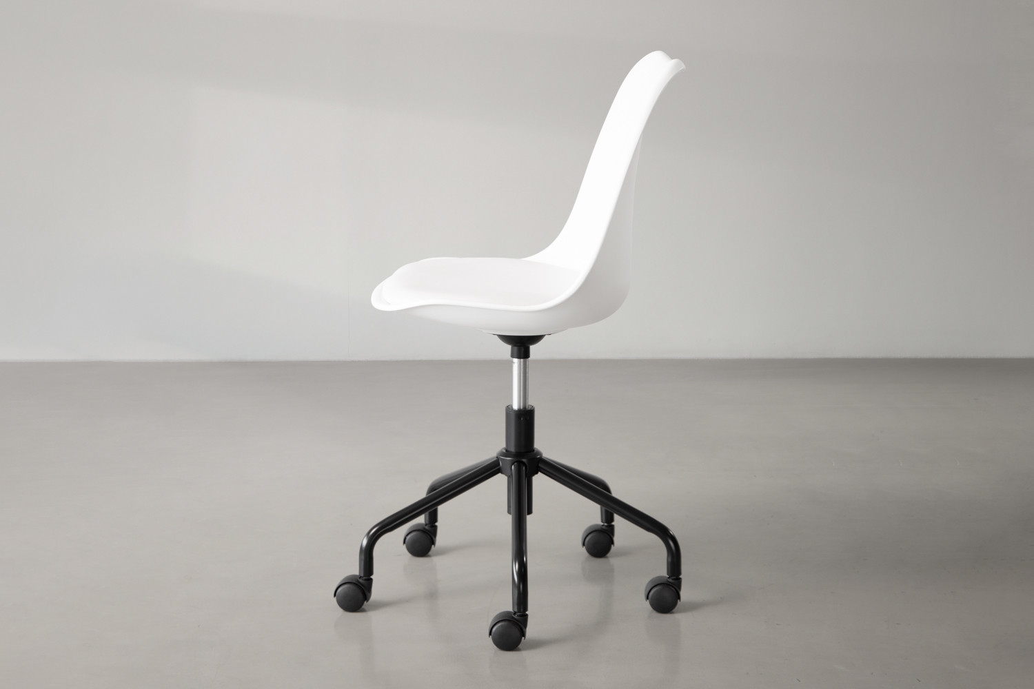 Atom Office Chair - White - Matt Black | Cielo