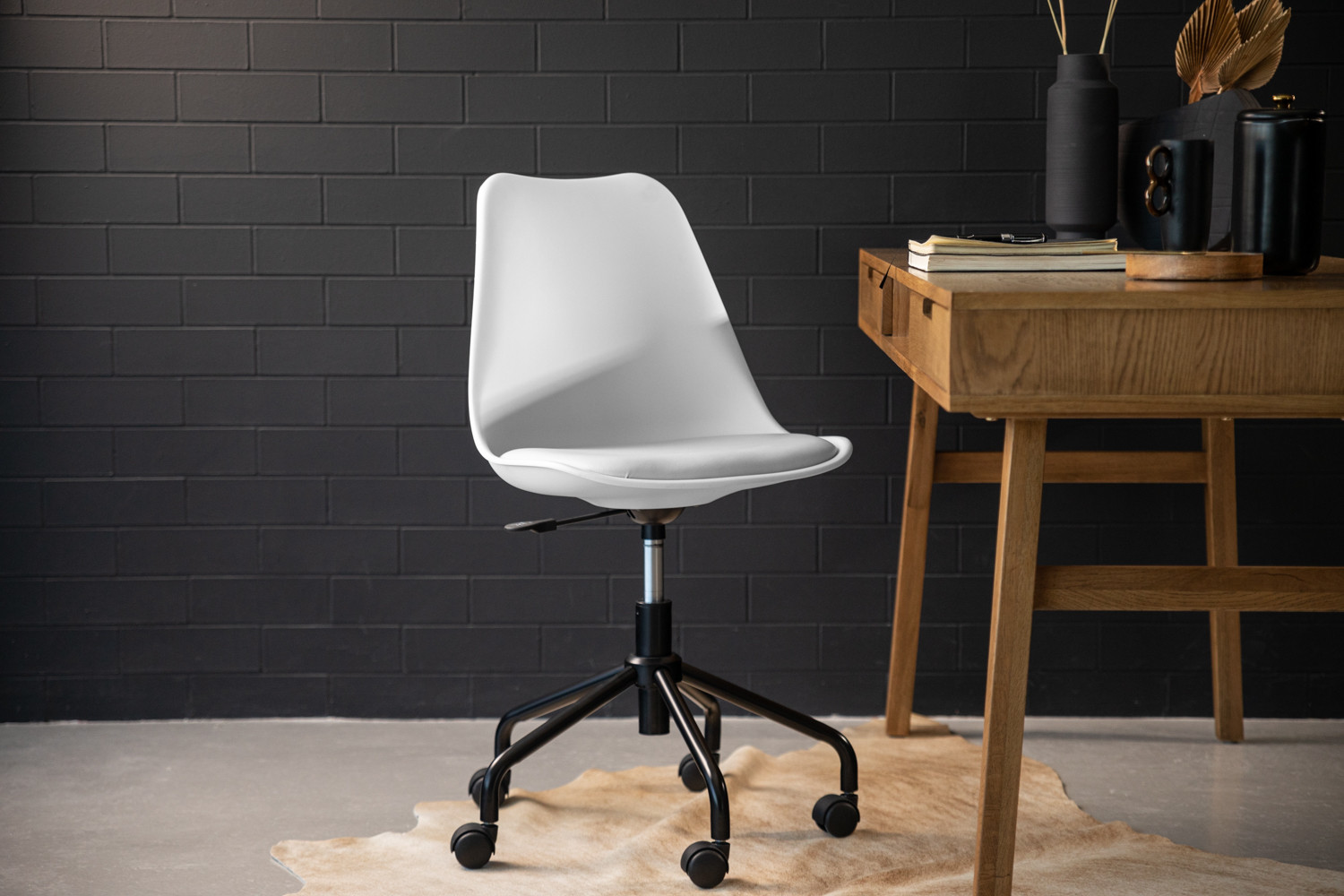 Atom Office Chair - White - Matt Black | Cielo