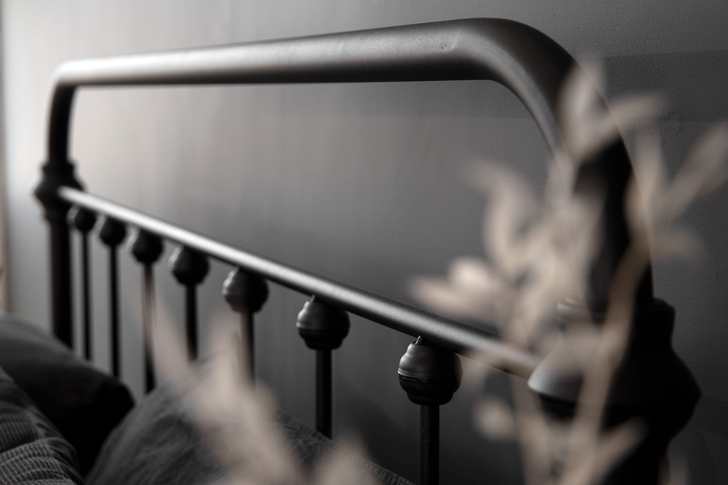 Mckenzie Metal Bed - Queen - Matt Black | Cielo