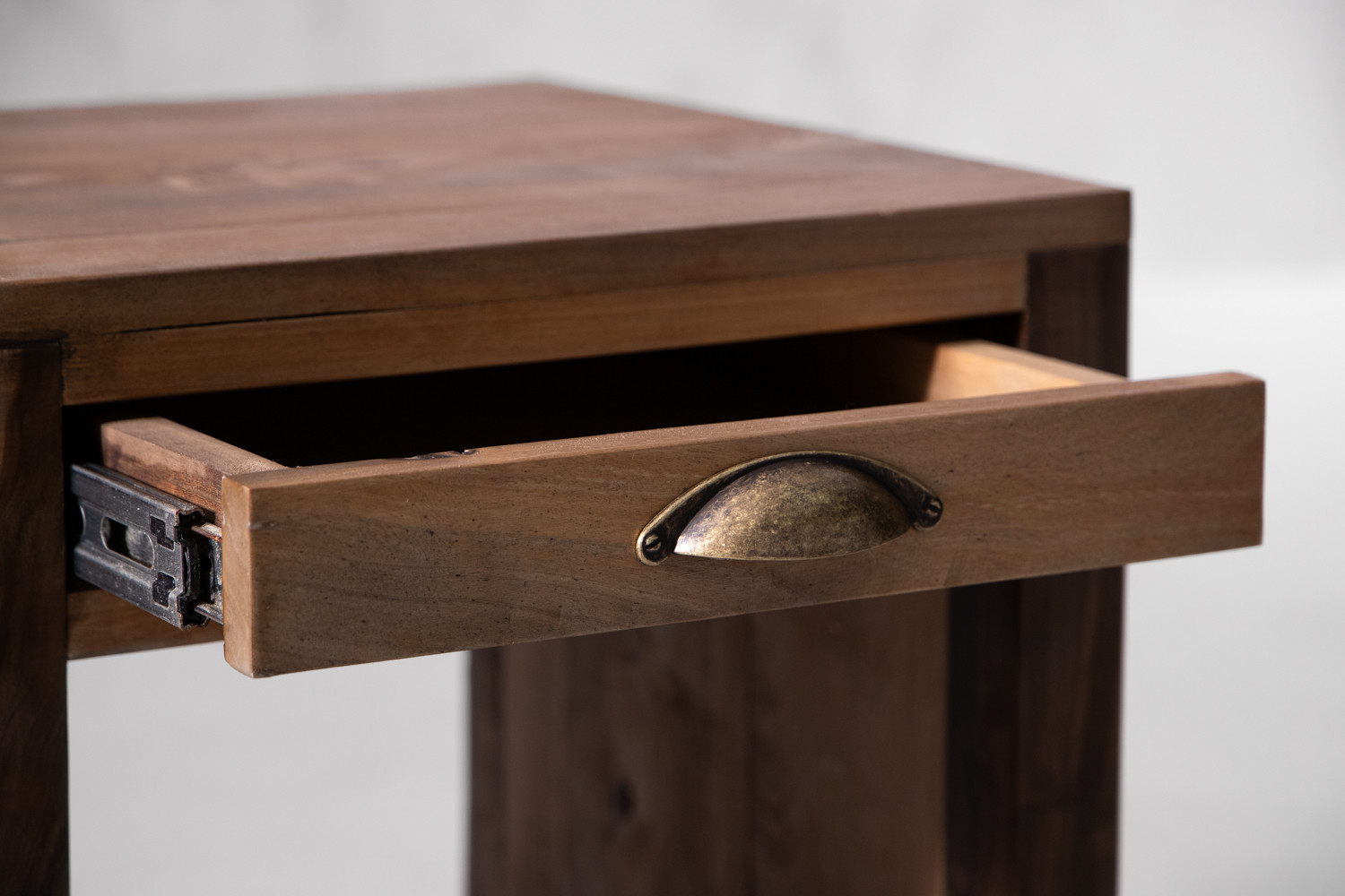 Nottingham Bedside Table| Cielo