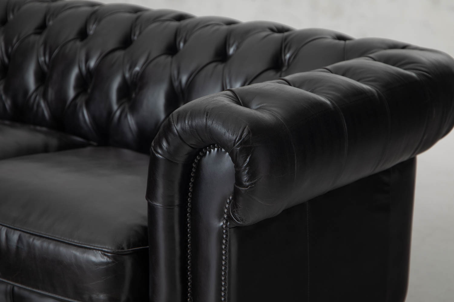 Jefferson Chesterfield 2 Seater Leather Couch | Cielo