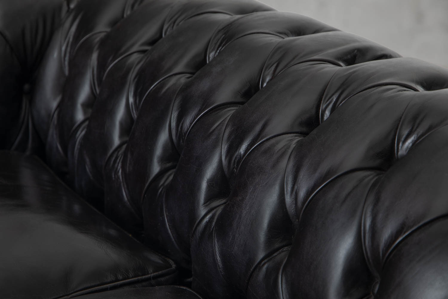 Jefferson Chesterfield 2 Seater Leather Couch | Cielo