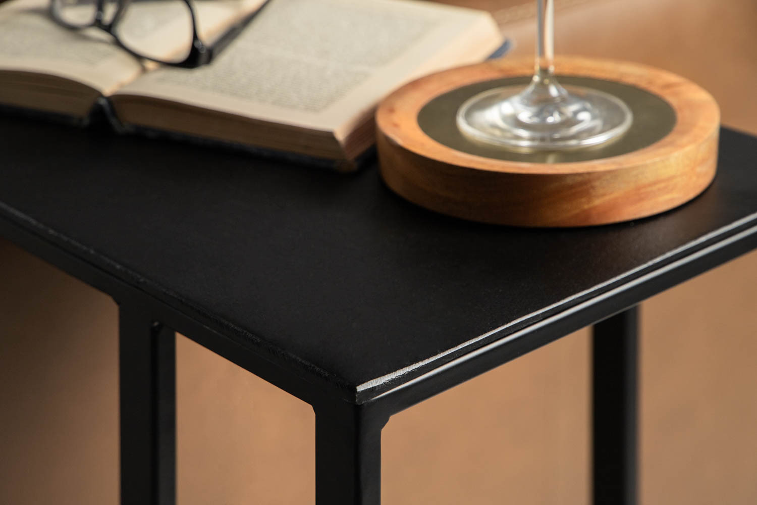 Gianni Arm Table | Cielo