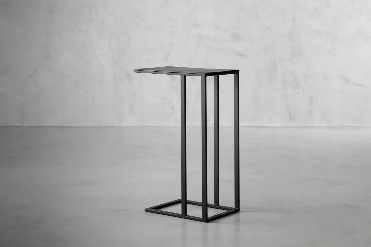 Gianni Arm Table | Cielo