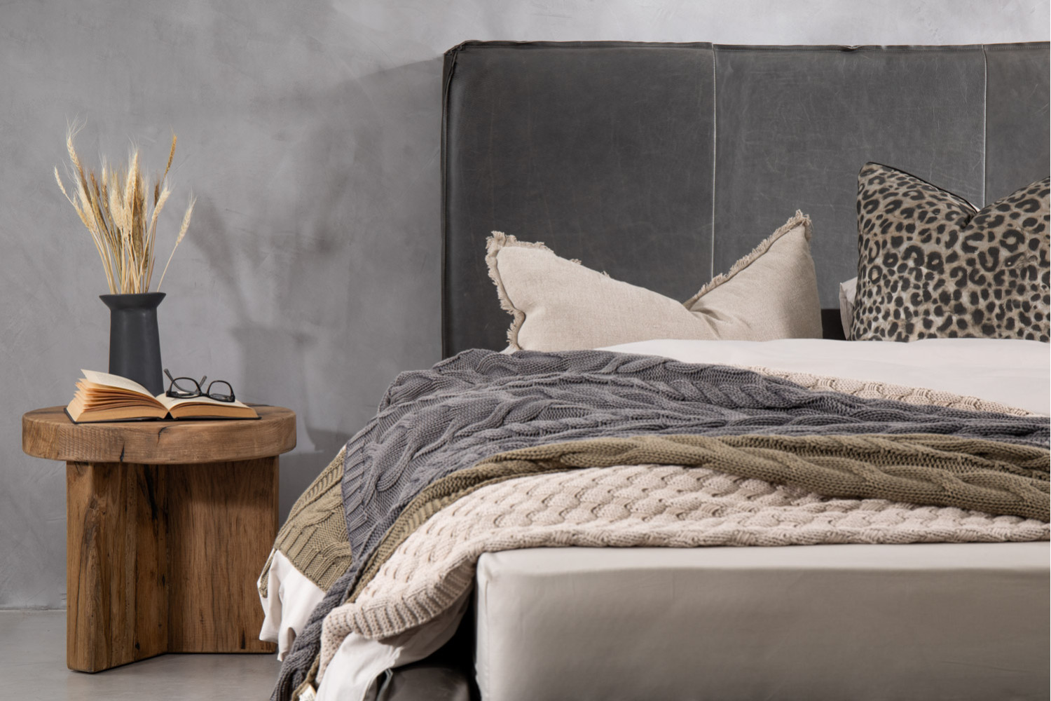 Matlock Kendrix Leather Bed Queen - Charcoal | Cielo