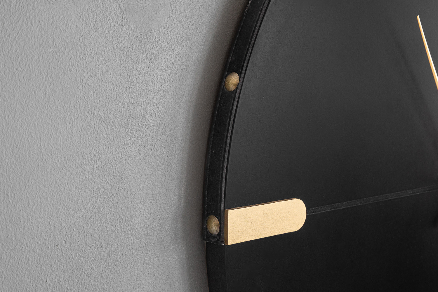 Lorcan Hanging Wall Clock - Black | Cielo