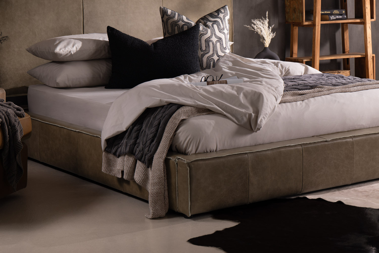 Kendrix Leather Bed Base Queen - Vintage Smoke | Cielo