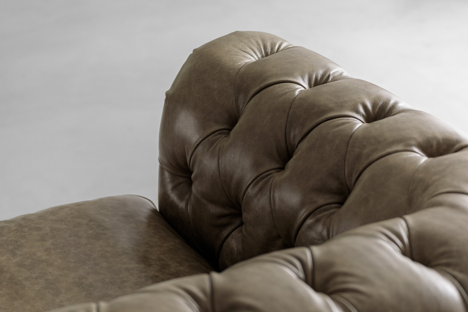 Jefferson Chesterfield 2-Seater Leather Couch | Cielo