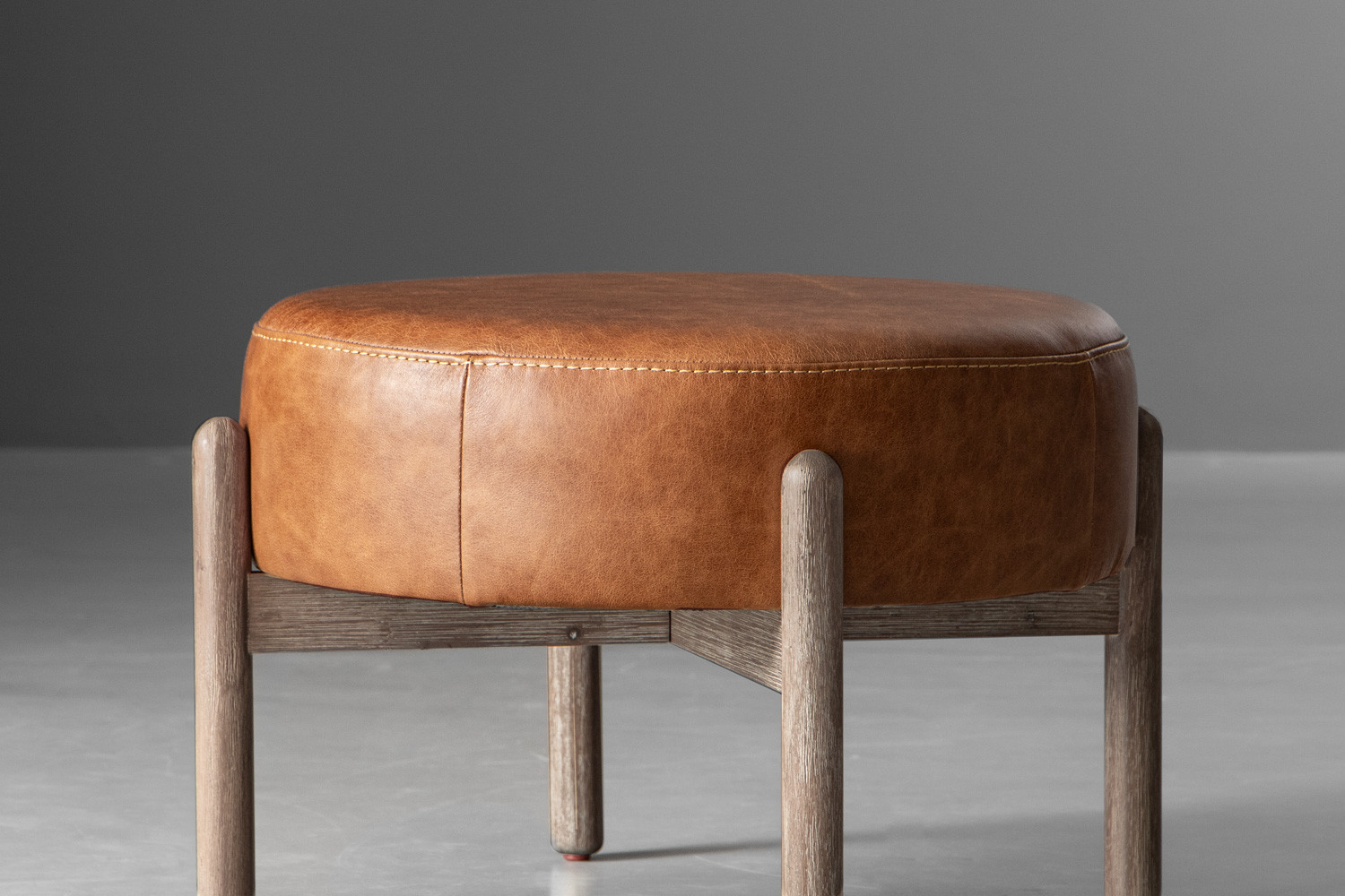Prague Round Leather Ottoman Medium - Vintage Tan | Cielo
