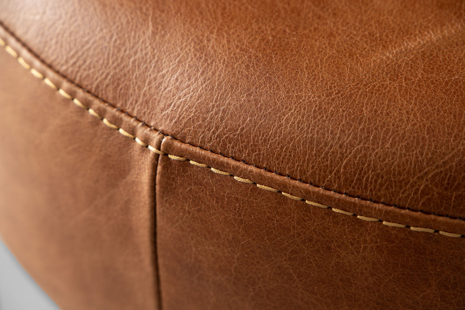 Prague Round Leather Ottoman Medium - Vintage Tan | Cielo