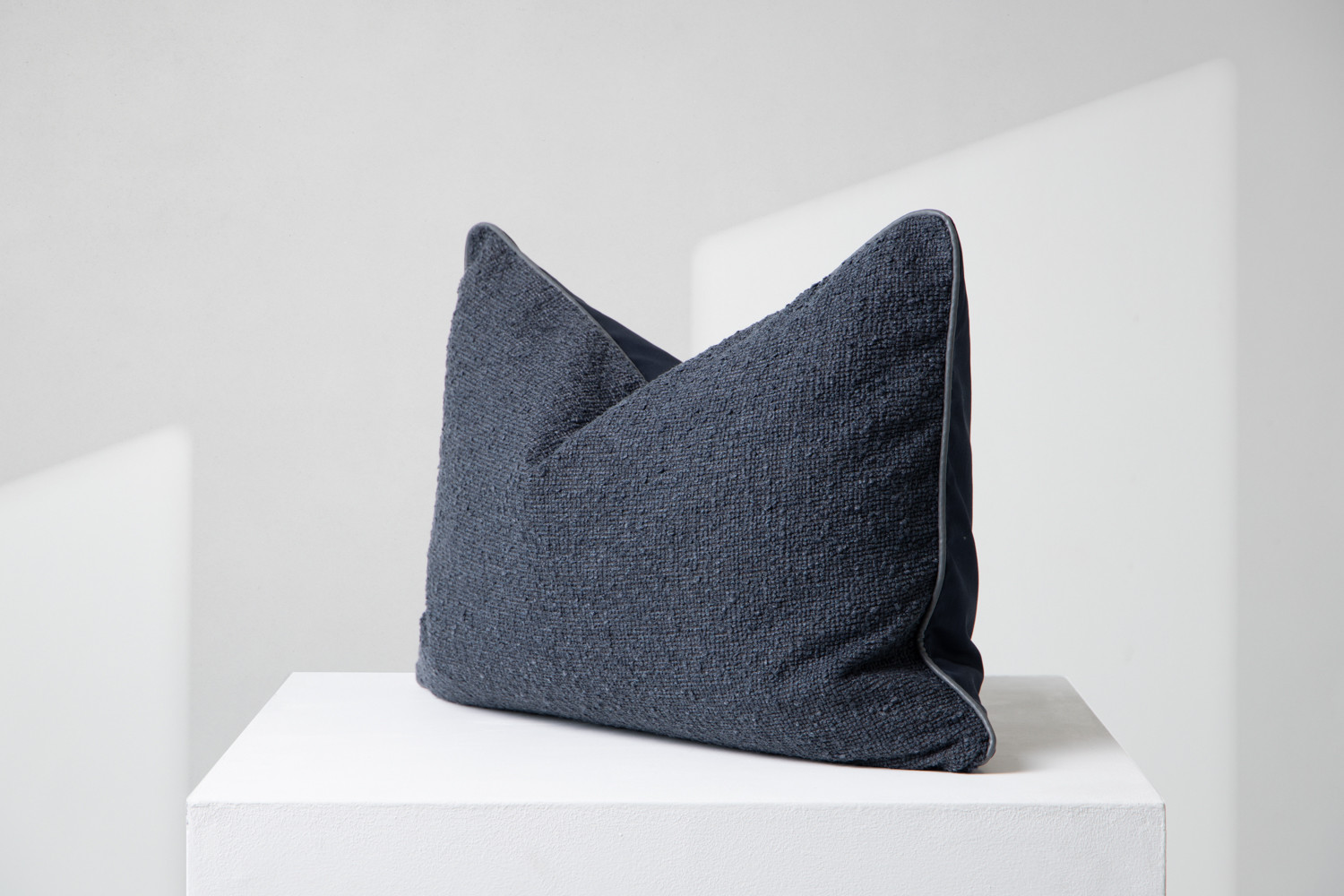 Boulders Naval - Duck Feather Scatter Cushion | Cielo