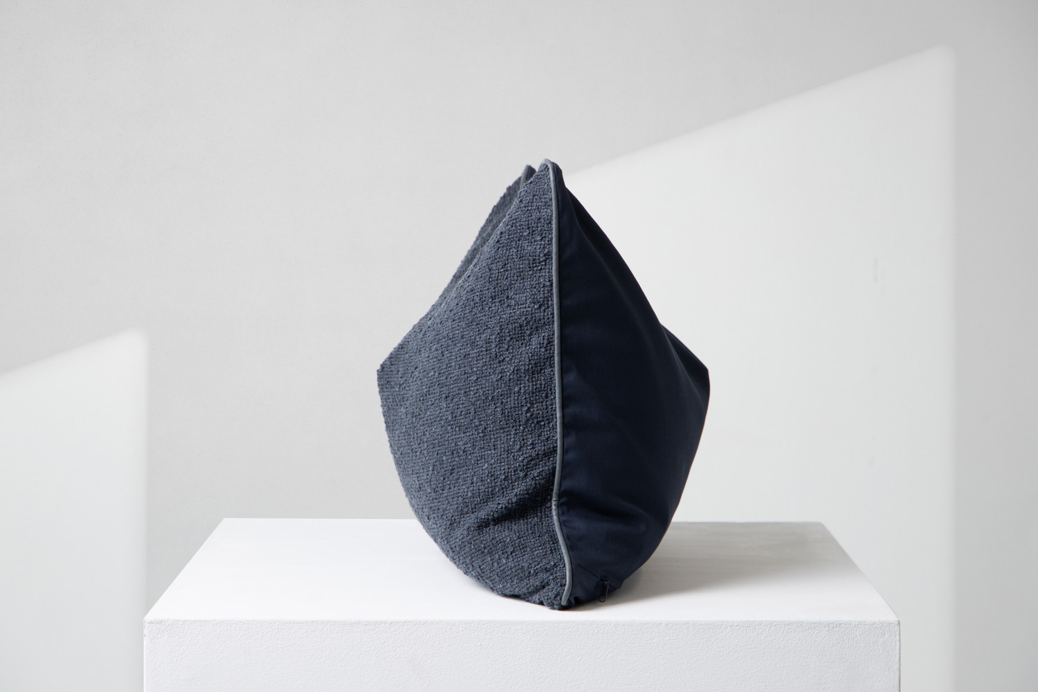 Boulders Naval - Duck Feather Scatter Cushion | Cielo