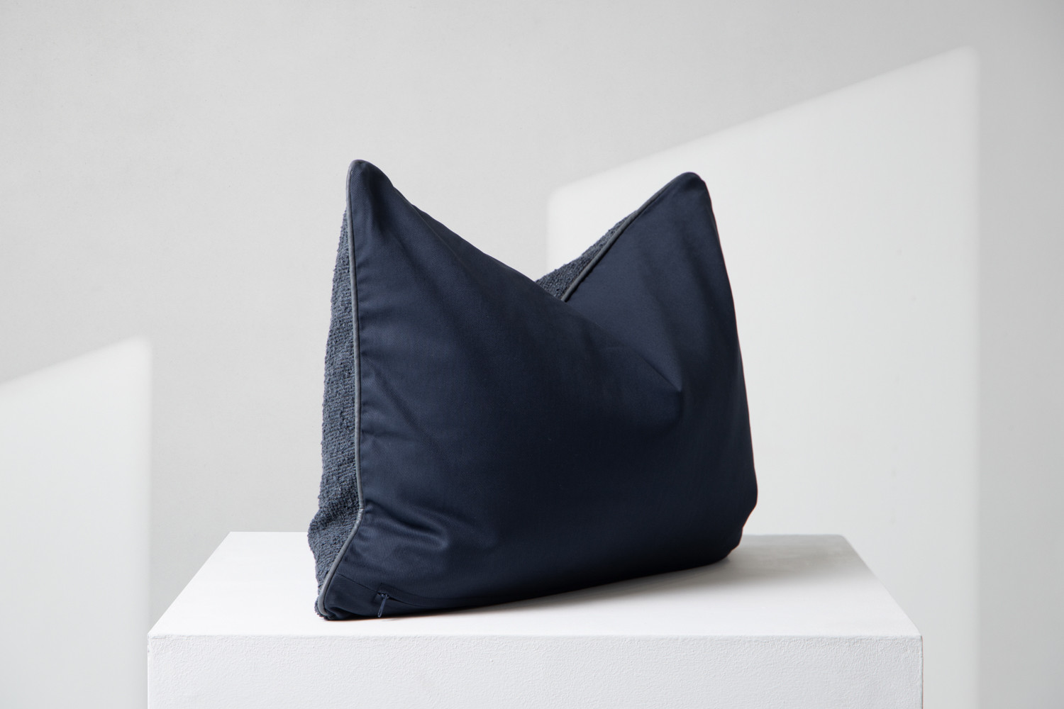 Boulders Naval - Duck Feather Scatter Cushion | Cielo