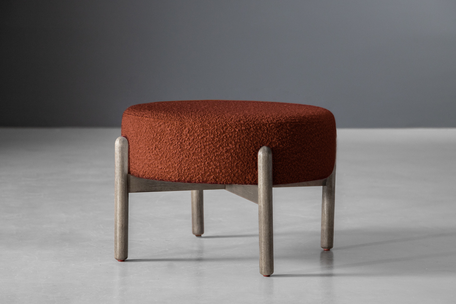 Prague Round Ottoman Medium Rust For Sale | Cielo