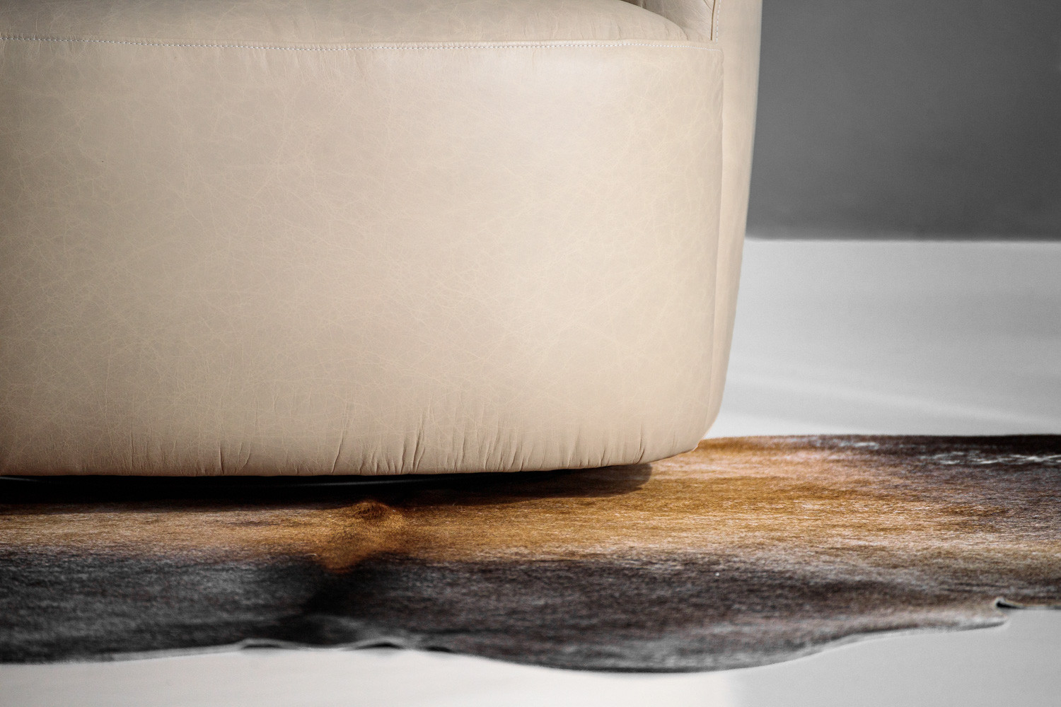 Tayson Leather Swivel Armchair - Ivory For Sale | Cielo
