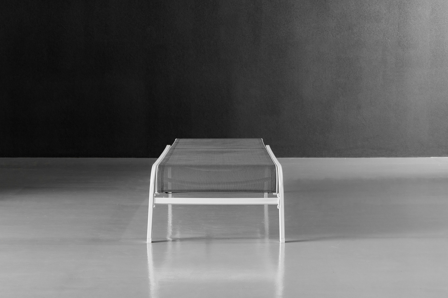 Zaiden Pool Lounger - Slate & White | Cielo