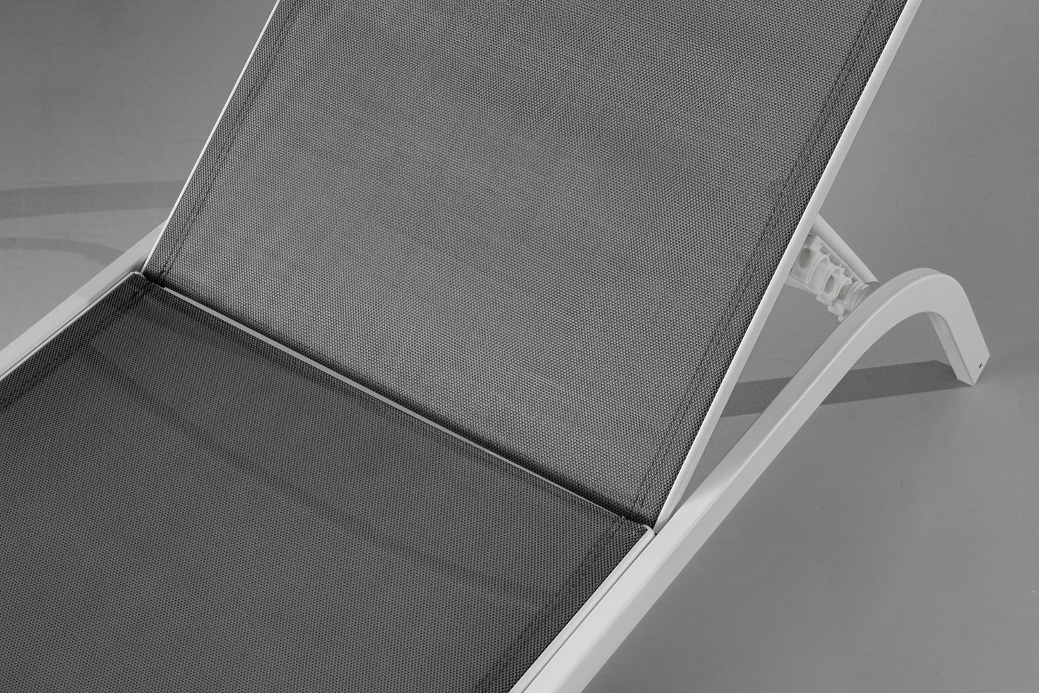 Zaiden Pool Lounger - Slate & White | Cielo