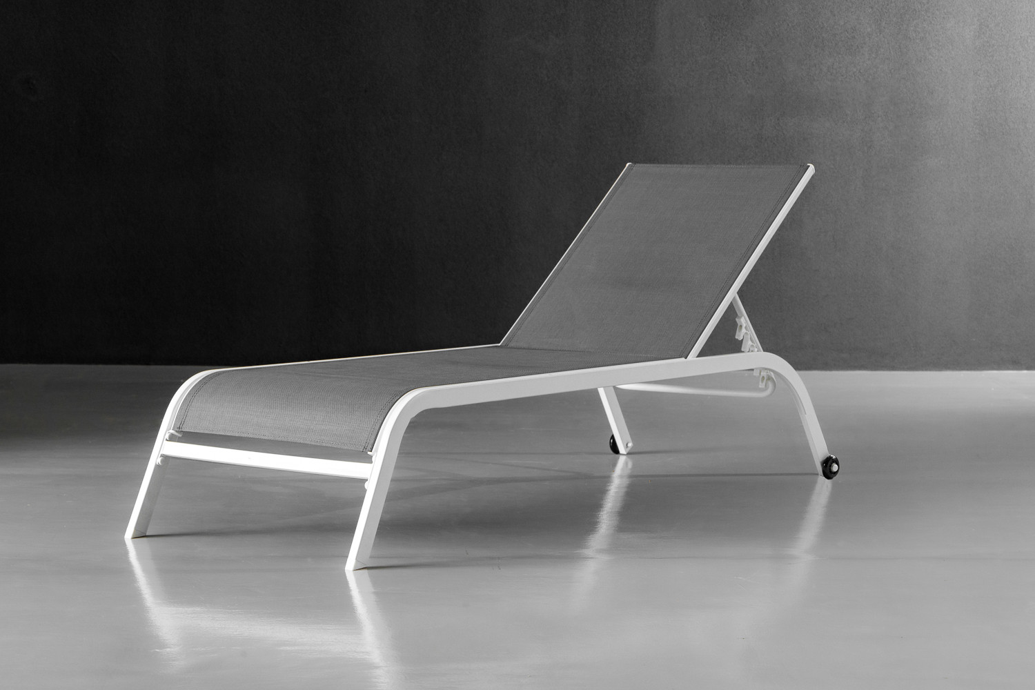 Zaiden Pool Lounger - Slate & White | Cielo