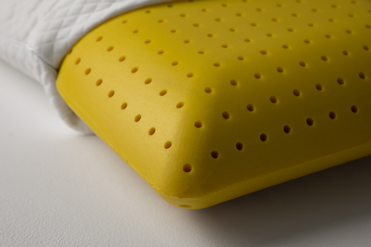 Eclipse Latex & Memory Foam Pillow For Sale | Cielo