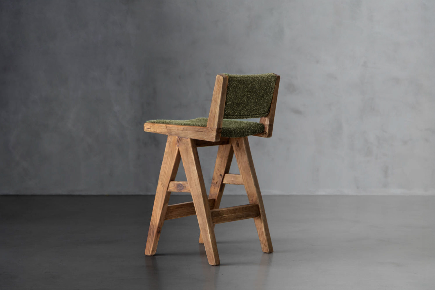 Sandor Counter Bar Chair - Olive For Sale | Cielo