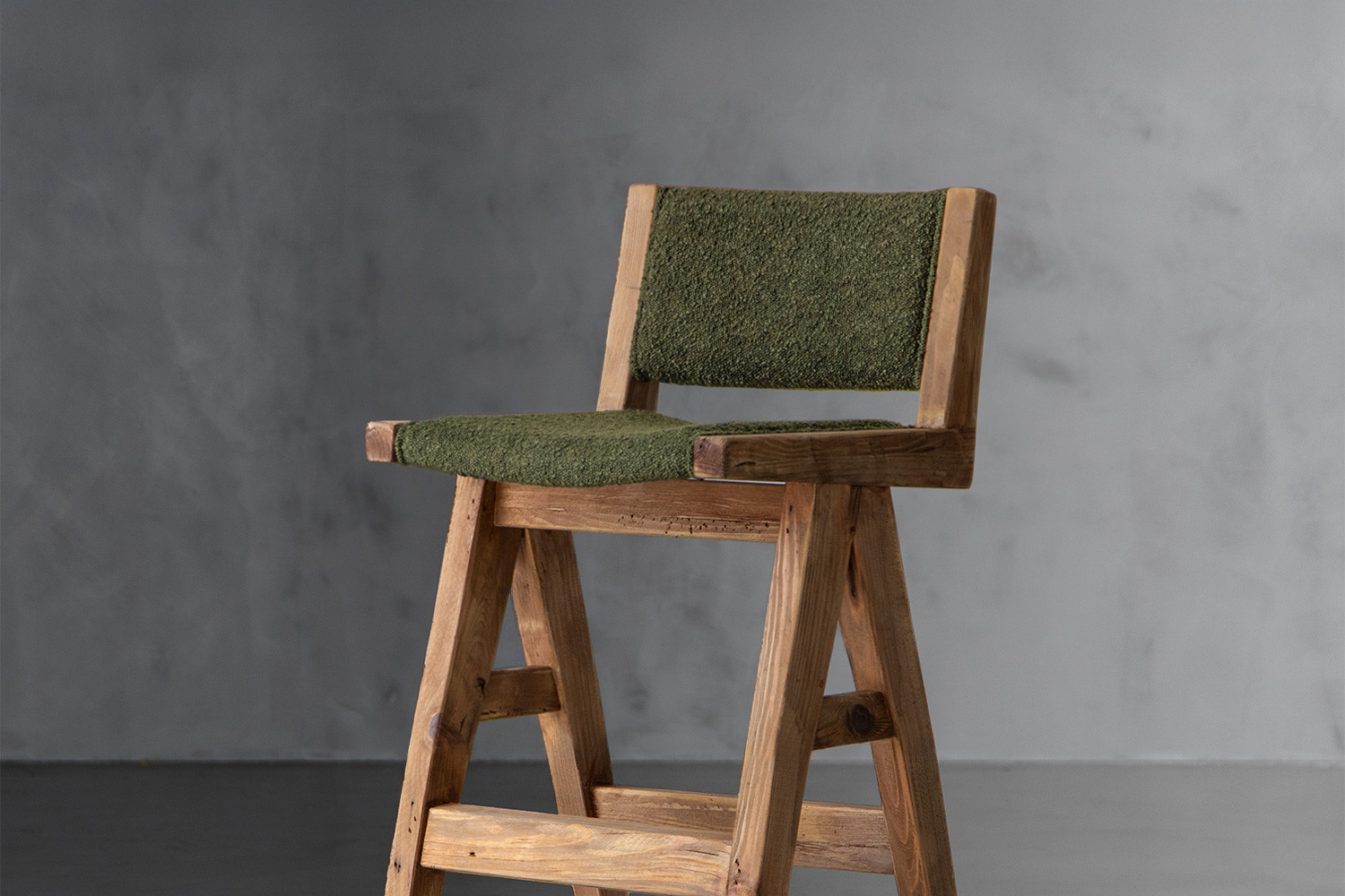 Sandor Counter Bar Chair - Olive For Sale | Cielo
