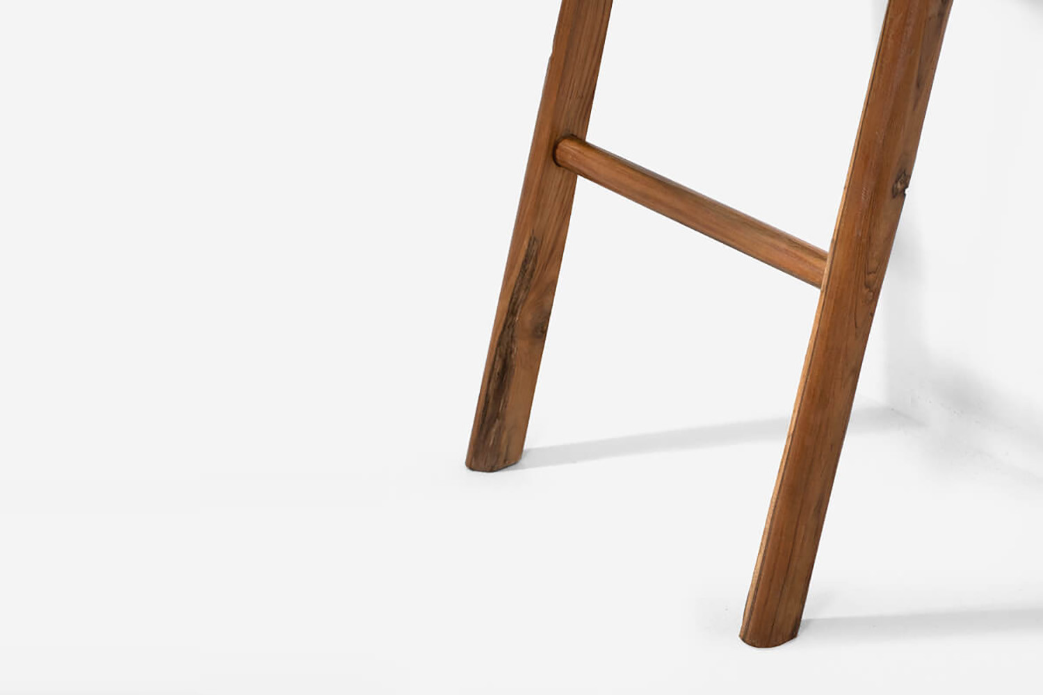 Asha Ladder with Shelf | Cielo